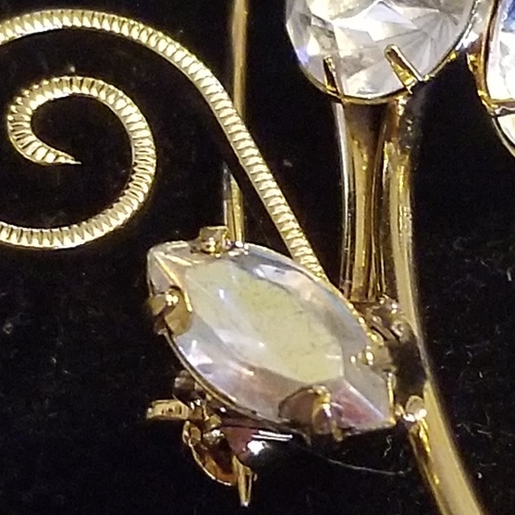 Jewelry | Lovely Flower Pin | Poshmark